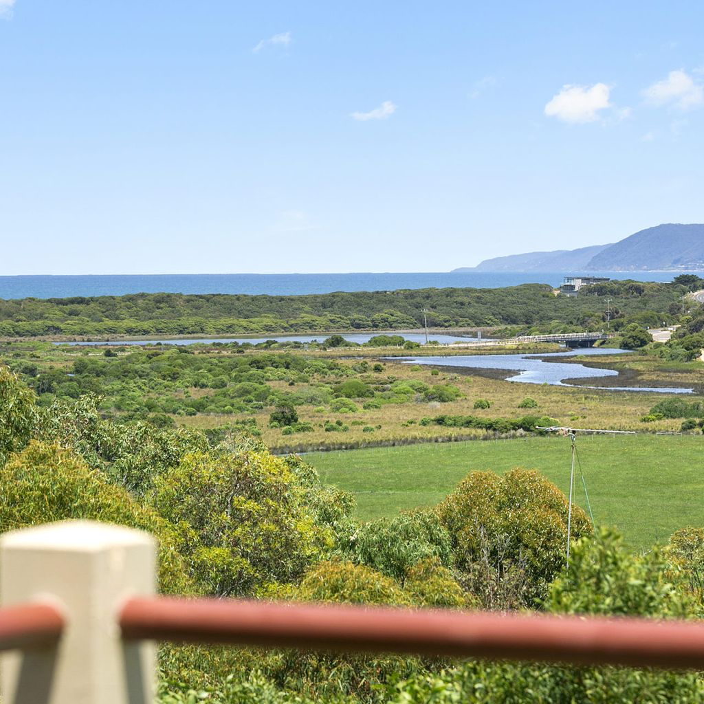 Aireys Inlet Holiday (2 nights for up to 8 people), 4 x Go Ride A Wave ...