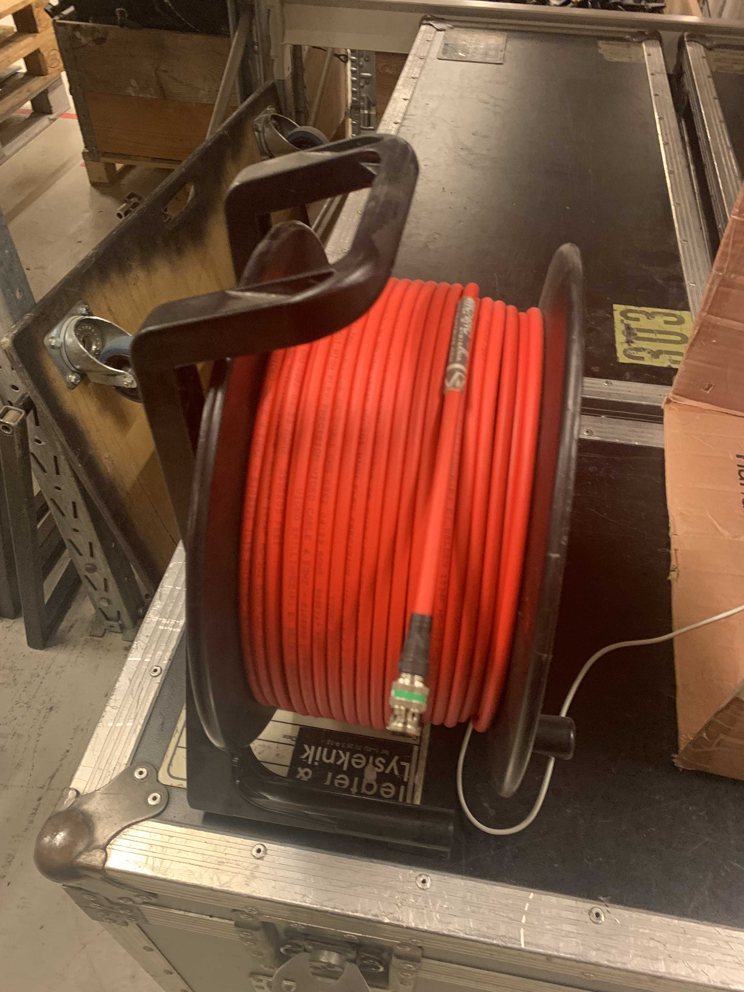 SDI cable drum 100m and adapters | AirAuctioneer