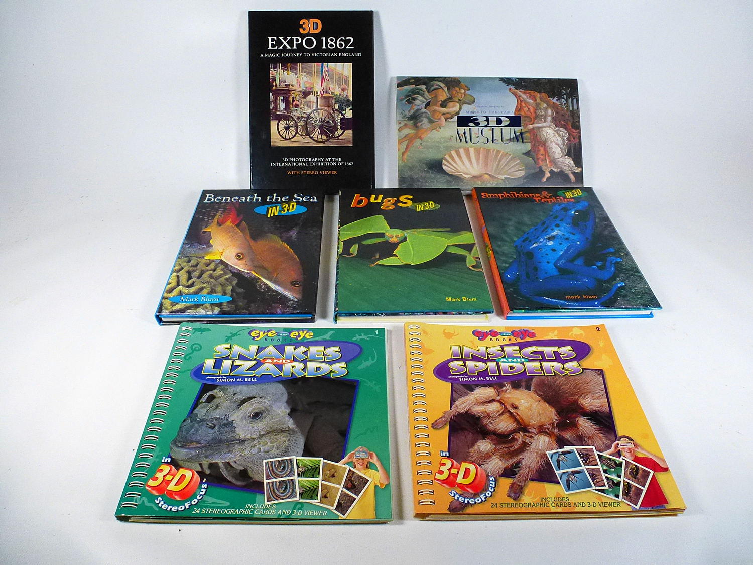 Lots of 3D books with incorporated viewers and more | AirAuctioneer