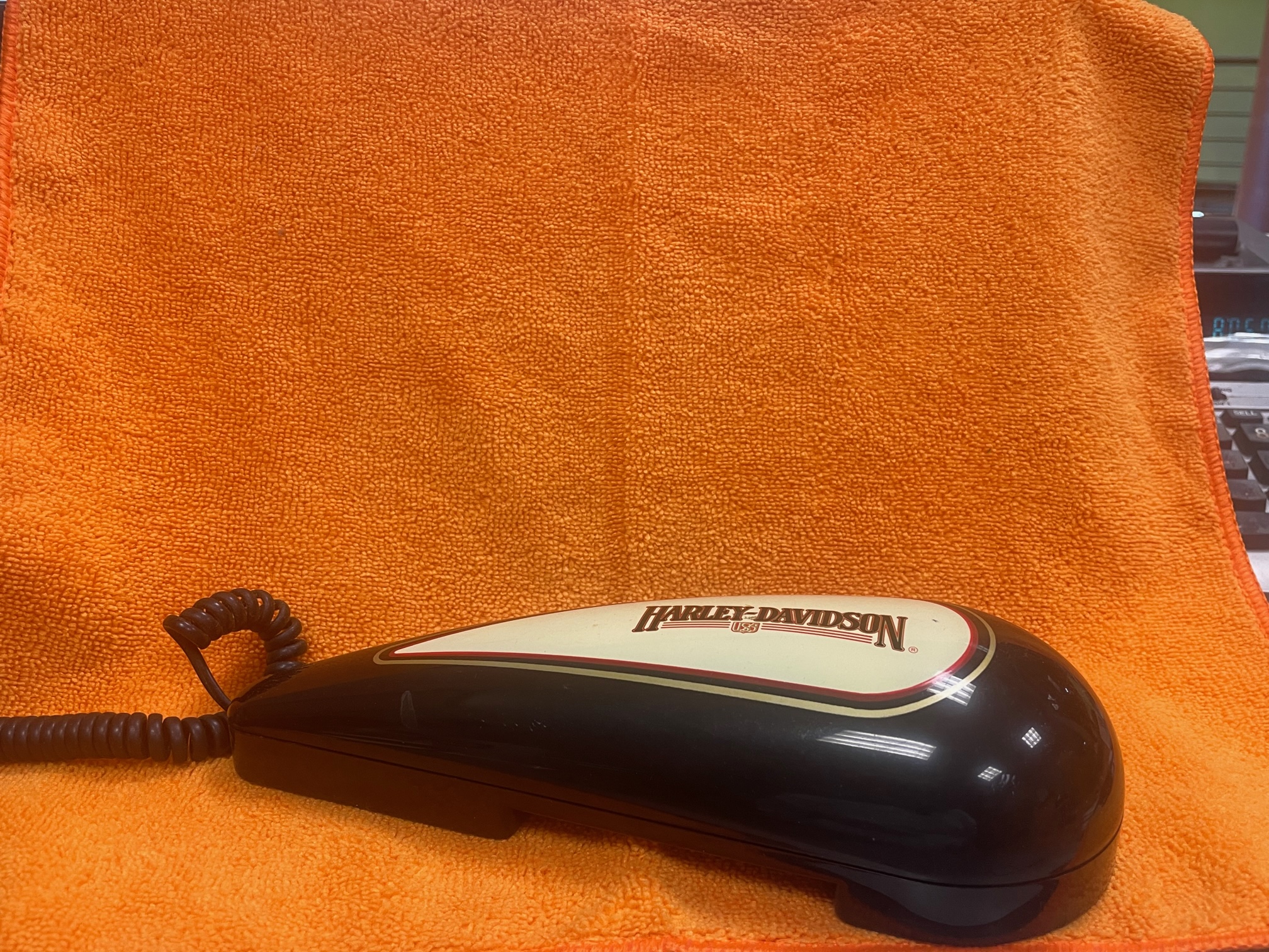 Harley-Davidson Vintage Heritage Phone | AirAuctioneer